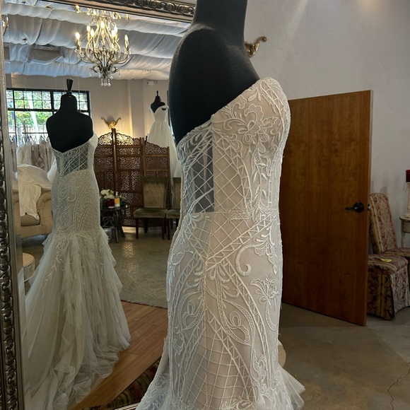 Ti Adora by Alvina Valenta | Dresses | Sample Ti Adora Bridal Gown ...